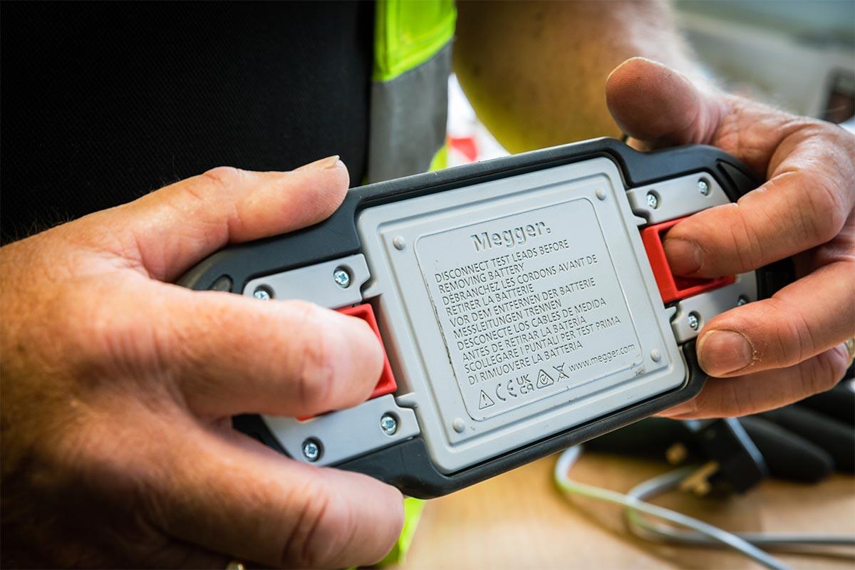 Megger MFT-X1 + EVCA210 - multifunkční revizní přístroj | www.meraky.eu